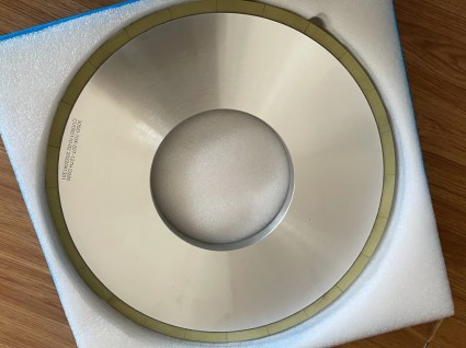 Vitrified bond diamond grinding wheels for HVOF carbide coating